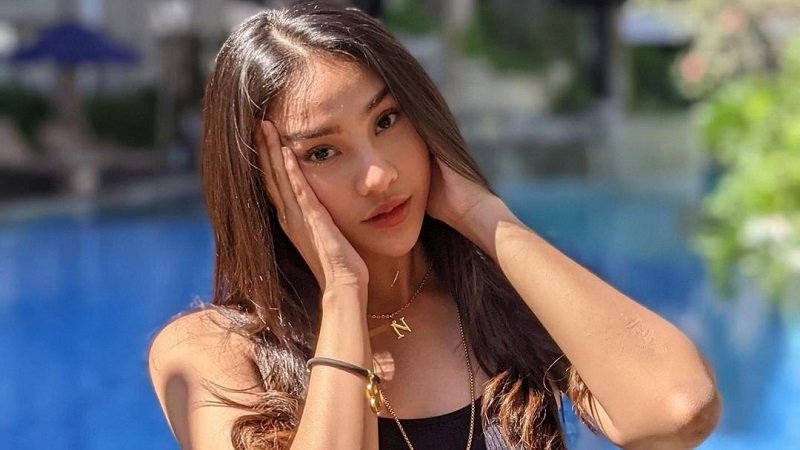 Gaya Anya Geraldine Pakai Bikini Hitam, Netizen: Merinding Lihatnya