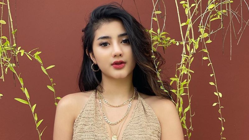 Pose Ghea Youbi di Pinggir Kolam Bikin Netizen Salfok!