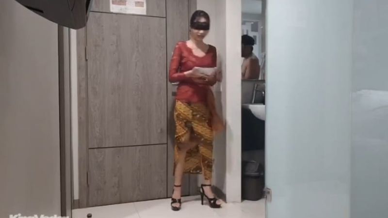 Video Syur Wanita Kebaya Merah Viral, Benarkah Terlihat Lebih Seksi Pakai Busana Warna Ini?