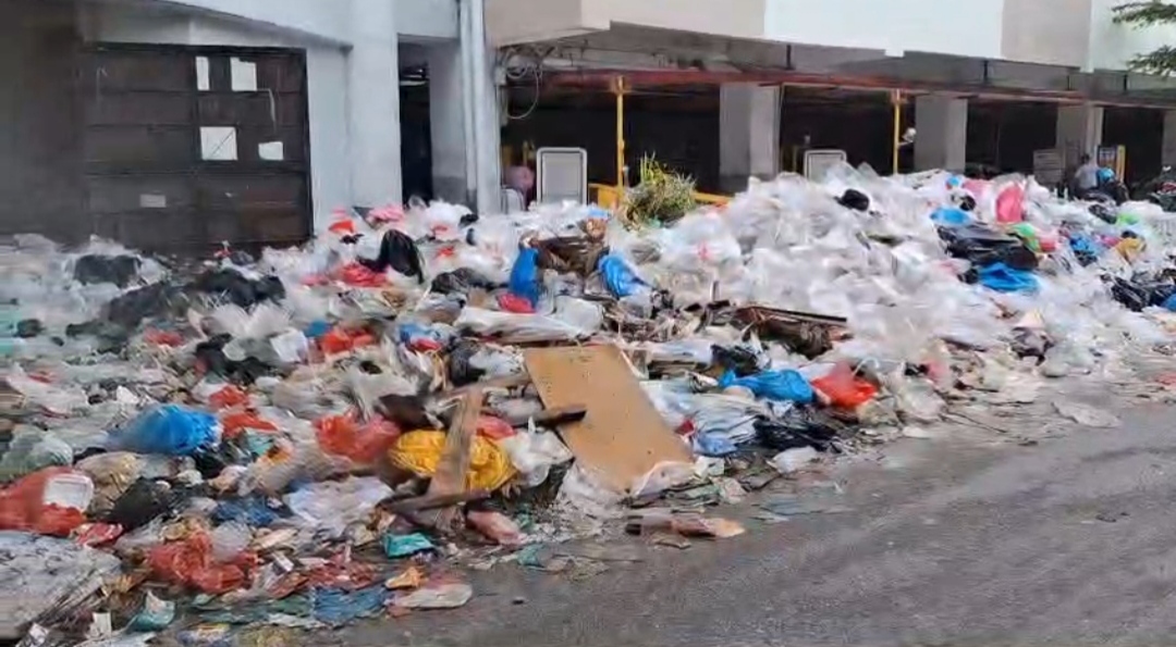 Sudah Sebulan, PT. EPP Belum Bisa Atasi Masalah Tumpukan Sampah di Pekanbaru - Sumber ...